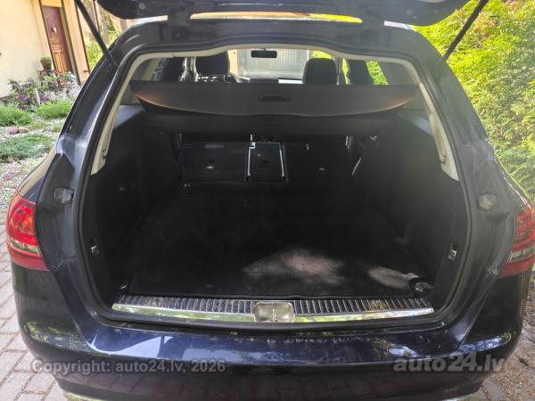 Zils Mercedes-Benz C-Class 2018 Tallina, ar dzinēja tilpumu 2.00 L un nobraukumu 211 tūkst. km par 21000 €, foto 5 vietnē AUTOMOTO.COM.LV