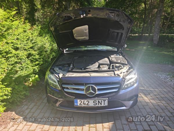 Zils Mercedes-Benz C-Class 2018 Tallina, ar dzinēja tilpumu 2.00 L un nobraukumu 211 tūkst. km par 21000 €, foto 6 vietnē AUTOMOTO.COM.LV