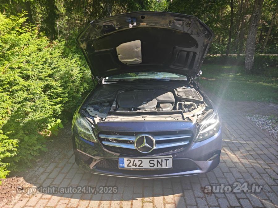 Zils Mercedes-Benz C-Class 2018 Tallina, ar dzinēja tilpumu 2.00 L un nobraukumu 211 tūkst. km par 21000 €, foto 7 vietnē AUTOMOTO.COM.LV