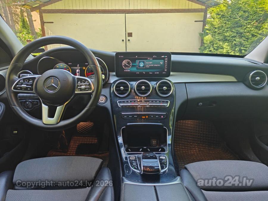 Zils Mercedes-Benz C-Class 2018 Tallina, ar dzinēja tilpumu 2.00 L un nobraukumu 211 tūkst. km par 21000 €, foto 8 vietnē AUTOMOTO.COM.LV