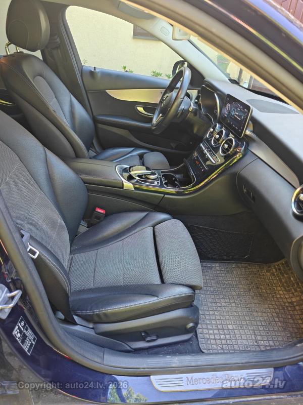 Zils Mercedes-Benz C-Class 2018 Tallina, ar dzinēja tilpumu 2.00 L un nobraukumu 211 tūkst. km par 21000 €, foto 9 vietnē AUTOMOTO.COM.LV