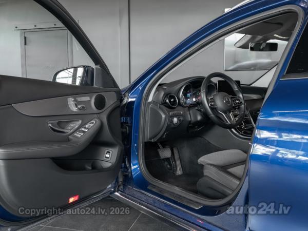Blue Mercedes-Benz C-Class 2020 in Tallinn, with an engine capacity of 2.00 L and mileage of 63 thousand km for 26900 €, photo 8 on AUTOMOTO.COM.LV