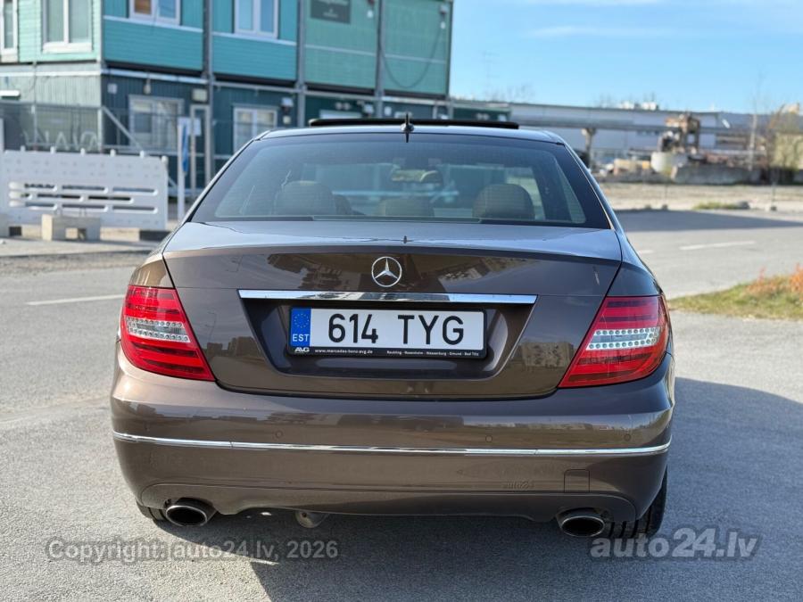 Brūns Mercedes-Benz C-Class 2013 Tallina, ar dzinēja tilpumu 3.00 L un nobraukumu 295 tūkst. km par 9999 €, foto 9 vietnē AUTOMOTO.COM.LV