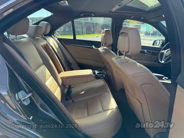 Brūns Mercedes-Benz C-Class 2013 Tallina, ar dzinēja tilpumu 3.00 L un nobraukumu 295 tūkst. km par 9999 €, foto 10 vietnē AUTOMOTO.COM.LV
