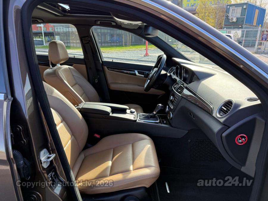Brūns Mercedes-Benz C-Class 2013 Tallina, ar dzinēja tilpumu 3.00 L un nobraukumu 295 tūkst. km par 9999 €, foto 12 vietnē AUTOMOTO.COM.LV