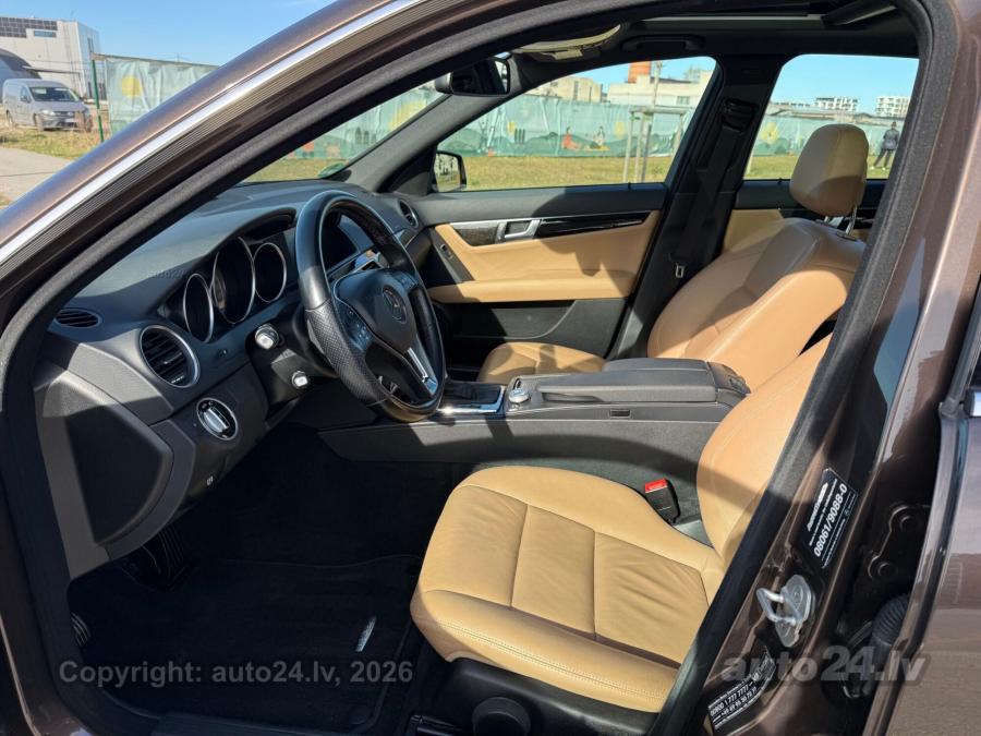 Brūns Mercedes-Benz C-Class 2013 Tallina, ar dzinēja tilpumu 3.00 L un nobraukumu 295 tūkst. km par 9999 €, foto 13 vietnē AUTOMOTO.COM.LV
