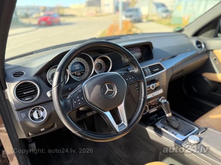 Brūns Mercedes-Benz C-Class 2013 Tallina, ar dzinēja tilpumu 3.00 L un nobraukumu 295 tūkst. km par 9999 €, foto 15 vietnē AUTOMOTO.COM.LV