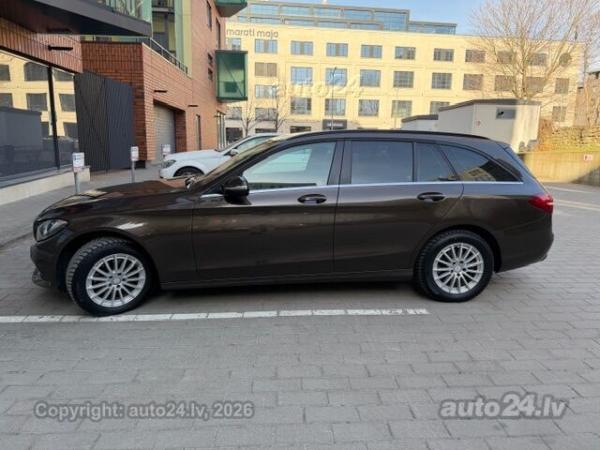 Brūns Mercedes-Benz C-Class 2015 Tallina, ar dzinēja tilpumu 1.60 L un nobraukumu 286 tūkst. km par 12900 €, foto 2 vietnē AUTOMOTO.COM.LV