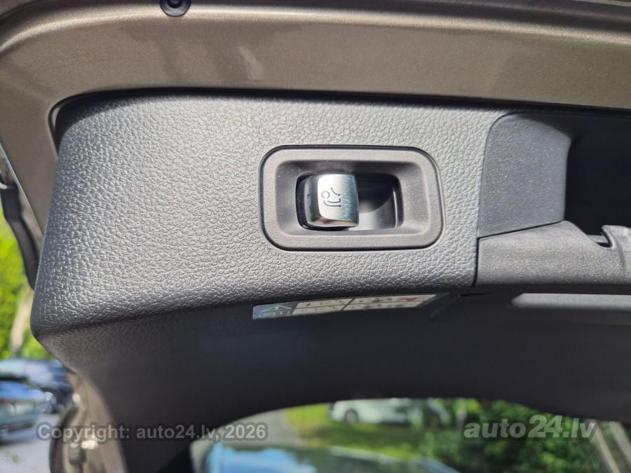 Brown Mercedes-Benz C-Class 2019 in Saku, with an engine capacity of 2.00 L and mileage of 133 thousand km for 22900 €, photo 22 on AUTOMOTO.COM.LV