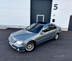 Zaļš Mercedes-Benz C-Class 2006 Tallina, ar dzinēja tilpumu 1.80 L un nobraukumu 240 tūkst. km par 3599 €, foto 7 vietnē AUTOMOTO.COM.LV