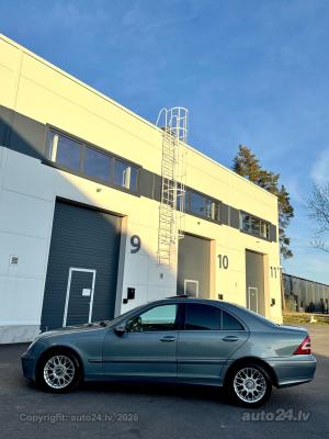 Zaļš Mercedes-Benz C-Class 2006 Tallina, ar dzinēja tilpumu 1.80 L un nobraukumu 240 tūkst. km par 3599 €, foto 8 vietnē AUTOMOTO.COM.LV