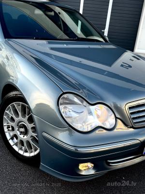 Zaļš Mercedes-Benz C-Class 2006 Tallina, ar dzinēja tilpumu 1.80 L un nobraukumu 240 tūkst. km par 3599 €, foto 9 vietnē AUTOMOTO.COM.LV