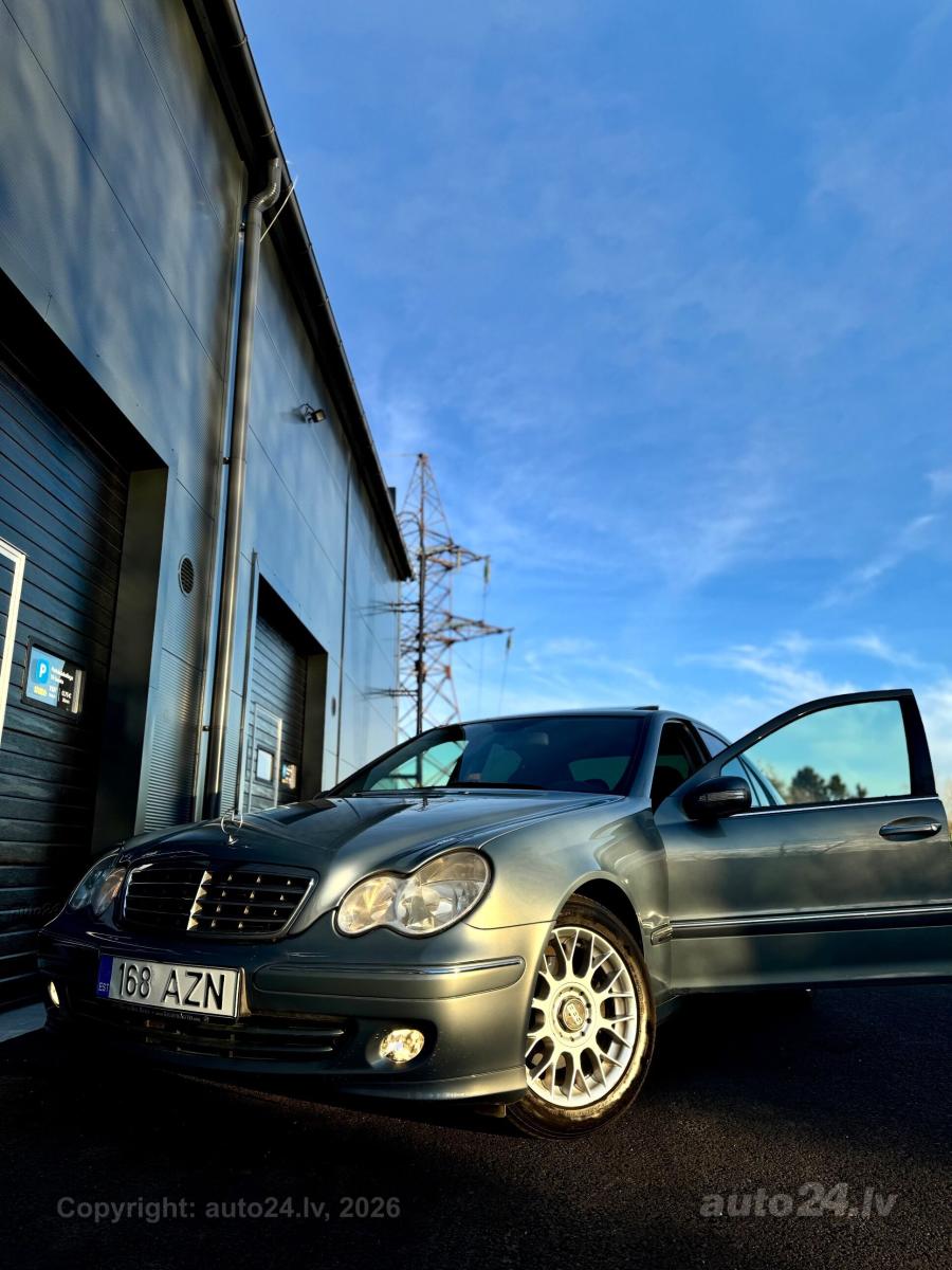 Zaļš Mercedes-Benz C-Class 2006 Tallina, ar dzinēja tilpumu 1.80 L un nobraukumu 240 tūkst. km par 3599 €, foto 12 vietnē AUTOMOTO.COM.LV