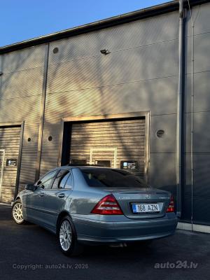 Zaļš Mercedes-Benz C-Class 2006 Tallina, ar dzinēja tilpumu 1.80 L un nobraukumu 240 tūkst. km par 3599 €, foto 13 vietnē AUTOMOTO.COM.LV