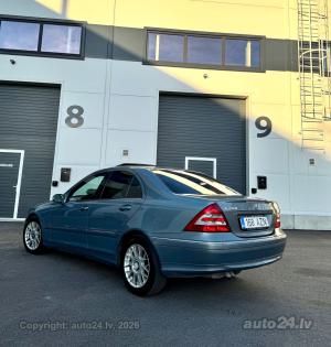 Zaļš Mercedes-Benz C-Class 2006 Tallina, ar dzinēja tilpumu 1.80 L un nobraukumu 240 tūkst. km par 3599 €, foto 14 vietnē AUTOMOTO.COM.LV