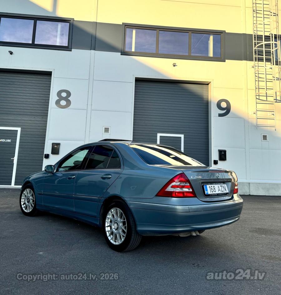 Zaļš Mercedes-Benz C-Class 2006 Tallina, ar dzinēja tilpumu 1.80 L un nobraukumu 240 tūkst. km par 3599 €, foto 14 vietnē AUTOMOTO.COM.LV