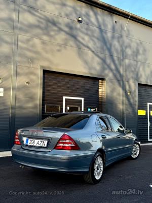 Zaļš Mercedes-Benz C-Class 2006 Tallina, ar dzinēja tilpumu 1.80 L un nobraukumu 240 tūkst. km par 3599 €, foto 16 vietnē AUTOMOTO.COM.LV