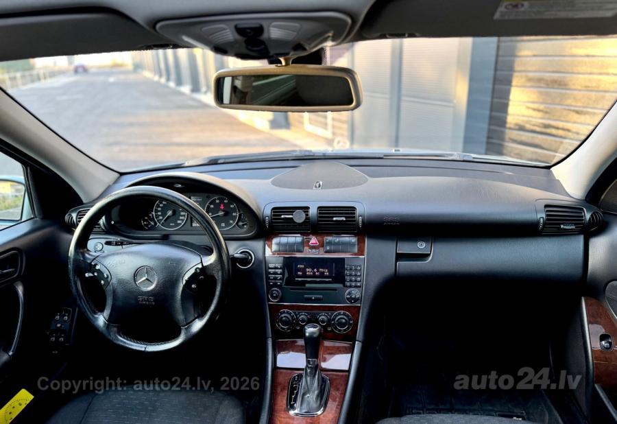 Zaļš Mercedes-Benz C-Class 2006 Tallina, ar dzinēja tilpumu 1.80 L un nobraukumu 240 tūkst. km par 3599 €, foto 17 vietnē AUTOMOTO.COM.LV