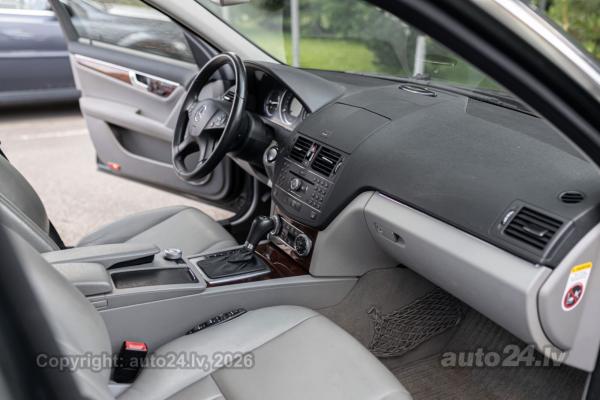Green Mercedes-Benz C-Class 2008 in Tallinn, with an engine capacity of 3.00 L and mileage of 351 thousand km for 4999 €, photo 10 on AUTOMOTO.COM.LV