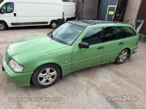 Zaļš Mercedes-Benz C-Class 1999 Tallina, ar dzinēja tilpumu 2.20 L un nobraukumu 280 tūkst. km par 900 €, foto  vietnē AUTOMOTO.COM.LV