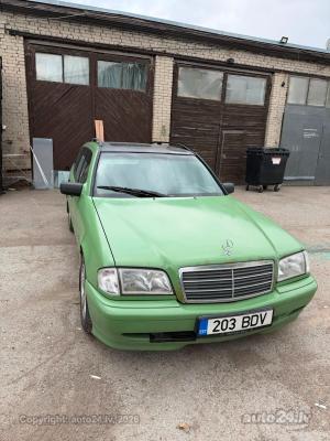 Zaļš Mercedes-Benz C-Class 1999 Tallina, ar dzinēja tilpumu 2.20 L un nobraukumu 280 tūkst. km par 900 €, foto 3 vietnē AUTOMOTO.COM.LV