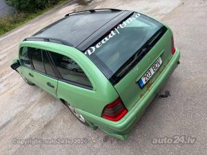 Zaļš Mercedes-Benz C-Class 1999 Tallina, ar dzinēja tilpumu 2.20 L un nobraukumu 280 tūkst. km par 900 €, foto 5 vietnē AUTOMOTO.COM.LV