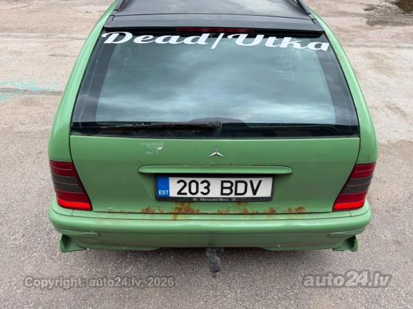 Zaļš Mercedes-Benz C-Class 1999 Tallina, ar dzinēja tilpumu 2.20 L un nobraukumu 280 tūkst. km par 900 €, foto 5 vietnē AUTOMOTO.COM.LV