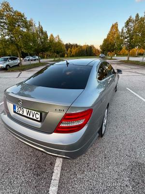 Pelēks Mercedes-Benz C-Class 2011 Tartu, ar dzinēja tilpumu 2.10 L un nobraukumu 252 tūkst. km par 8799 €, foto 7 vietnē AUTOMOTO.COM.LV
