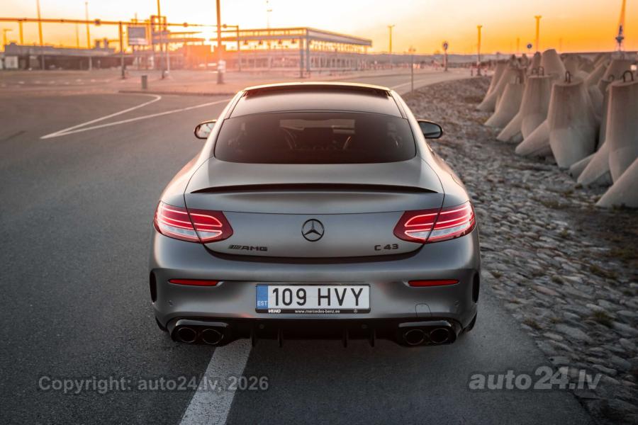 Pelēks Mercedes-Benz C-Class 2016 Tallina, ar dzinēja tilpumu 3.00 L un nobraukumu 223 tūkst. km par 29900 €, foto 5 vietnē AUTOMOTO.COM.LV