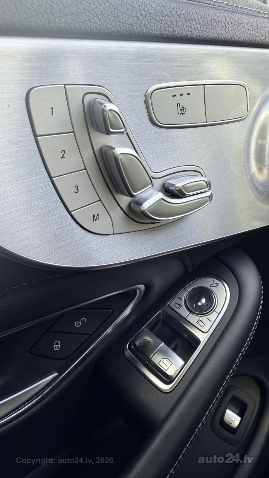 Pelēks Mercedes-Benz C-Class 2016 Tallina, ar dzinēja tilpumu 4.00 L un nobraukumu 106 tūkst. km par 36000 €, foto 12 vietnē AUTOMOTO.COM.LV
