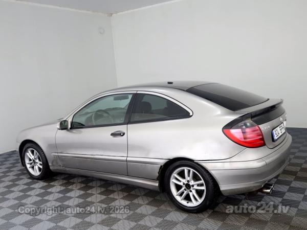 Grey Mercedes-Benz C-Class 2002 in Tallinn, with an engine capacity of 1.80 L and mileage of 242 thousand km for 699 €, photo 4 on AUTOMOTO.COM.LV