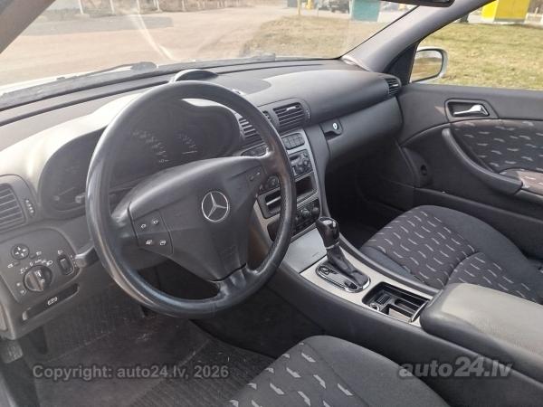 Pelēks Mercedes-Benz C-Class 2003 Tallina, ar dzinēja tilpumu 1.80 L un nobraukumu 220 tūkst. km par 2590 €, foto 4 vietnē AUTOMOTO.COM.LV