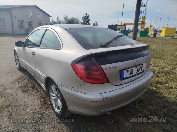 Pelēks Mercedes-Benz C-Class 2003 Tallina, ar dzinēja tilpumu 1.80 L un nobraukumu 220 tūkst. km par 2590 €, foto 5 vietnē AUTOMOTO.COM.LV