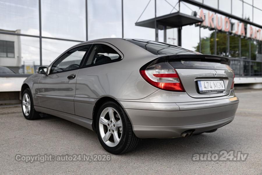 Grey Mercedes-Benz C-Class 2006 in Tallinn, with an engine capacity of 1.80 L and mileage of 176 thousand km for 2499 €, photo 7 on AUTOMOTO.COM.LV