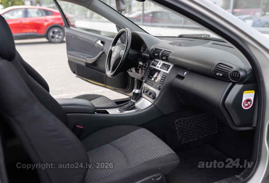 Grey Mercedes-Benz C-Class 2006 in Tallinn, with an engine capacity of 1.80 L and mileage of 176 thousand km for 2499 €, photo 10 on AUTOMOTO.COM.LV