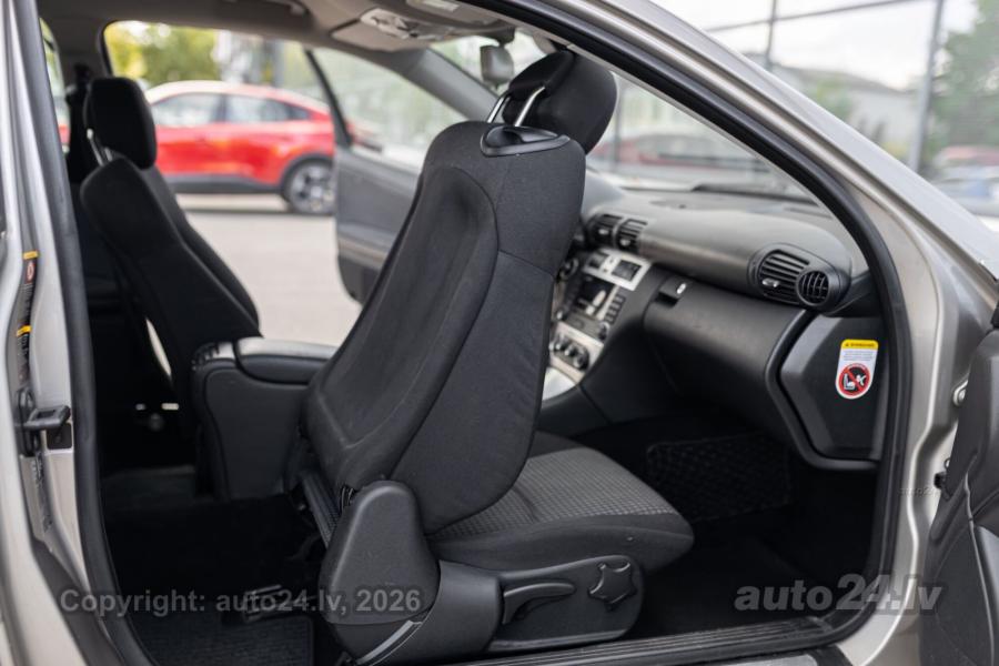 Grey Mercedes-Benz C-Class 2006 in Tallinn, with an engine capacity of 1.80 L and mileage of 176 thousand km for 2499 €, photo 11 on AUTOMOTO.COM.LV