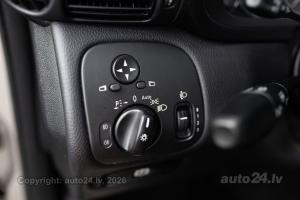 Grey Mercedes-Benz C-Class 2006 in Tallinn, with an engine capacity of 1.80 L and mileage of 176 thousand km for 2499 €, photo 17 on AUTOMOTO.COM.LV