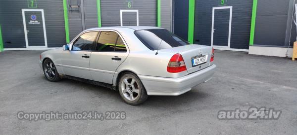 Pelēks Mercedes-Benz C-Class 1994 Tartu, ar dzinēja tilpumu 3.20 L un nobraukumu 0 tūkst. km par 3999 €, foto 3 vietnē AUTOMOTO.COM.LV