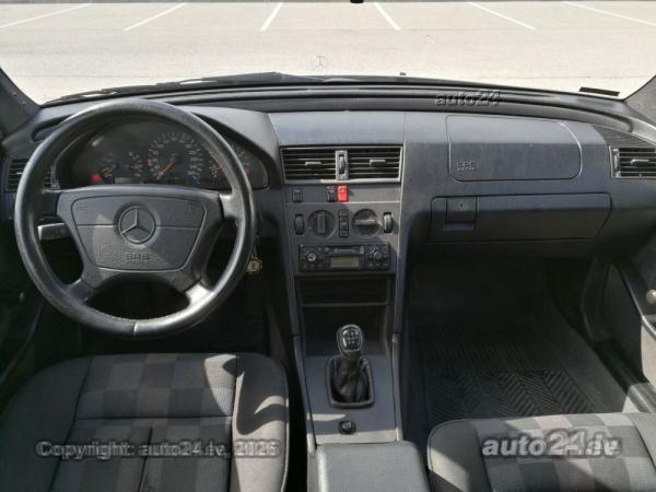Pelēks Mercedes-Benz C-Class 1994 Tartu, ar dzinēja tilpumu 3.20 L un nobraukumu 0 tūkst. km par 3999 €, foto 5 vietnē AUTOMOTO.COM.LV