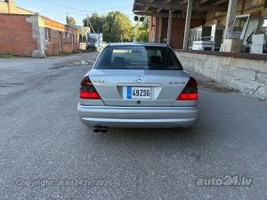 Pelēks Mercedes-Benz C-Class 1998 Tallina, ar dzinēja tilpumu 4.30 L un nobraukumu 168 tūkst. km par 14900 €, foto 5 vietnē AUTOMOTO.COM.LV
