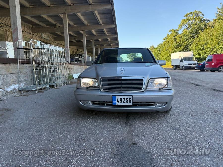 Pelēks Mercedes-Benz C-Class 1998 Tallina, ar dzinēja tilpumu 4.30 L un nobraukumu 168 tūkst. km par 14900 €, foto 7 vietnē AUTOMOTO.COM.LV