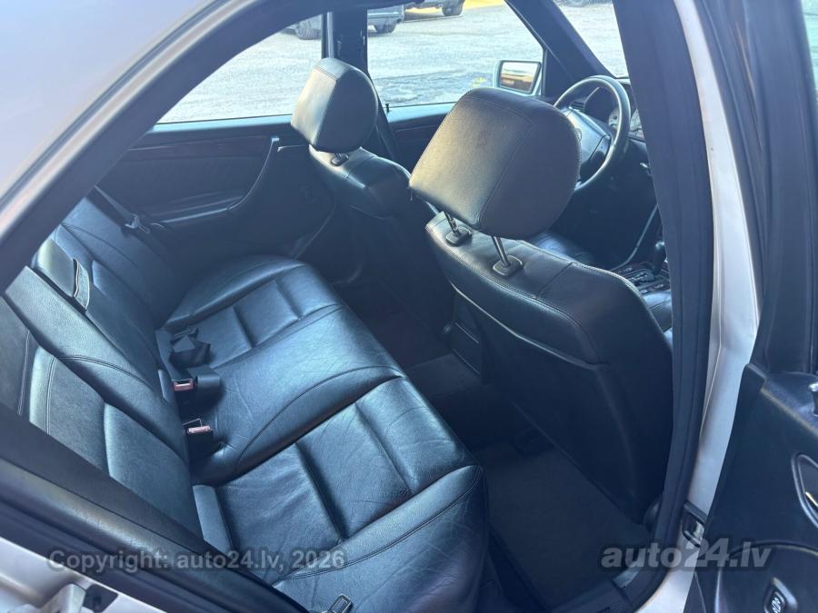 Pelēks Mercedes-Benz C-Class 1998 Tallina, ar dzinēja tilpumu 4.30 L un nobraukumu 168 tūkst. km par 14900 €, foto 11 vietnē AUTOMOTO.COM.LV