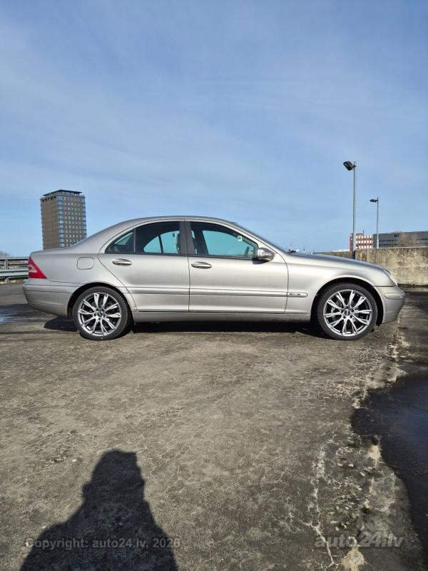 Grey Mercedes-Benz C-Class 2003 in Tallinn, with an engine capacity of 2.10 L and mileage of 231 thousand km for 3000 €, photo 1 on AUTOMOTO.COM.LV