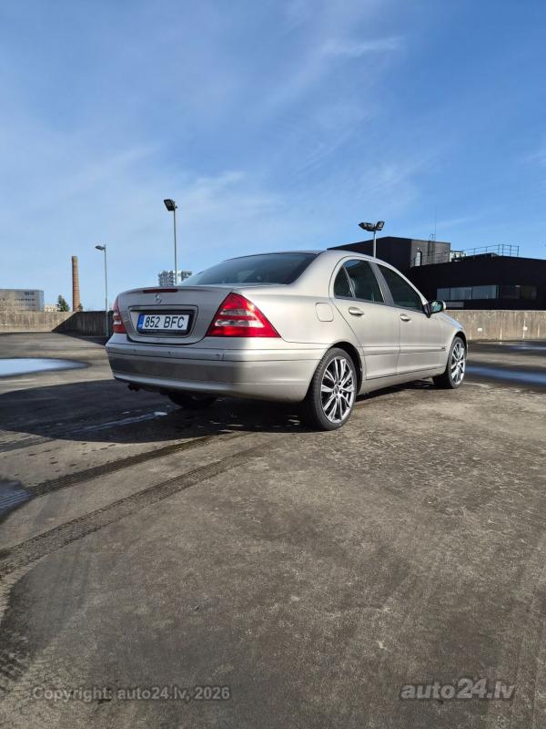 Grey Mercedes-Benz C-Class 2003 in Tallinn, with an engine capacity of 2.10 L and mileage of 231 thousand km for 3000 €, photo 2 on AUTOMOTO.COM.LV