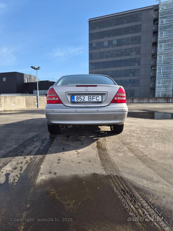 Grey Mercedes-Benz C-Class 2003 in Tallinn, with an engine capacity of 2.10 L and mileage of 231 thousand km for 3000 €, photo 3 on AUTOMOTO.COM.LV