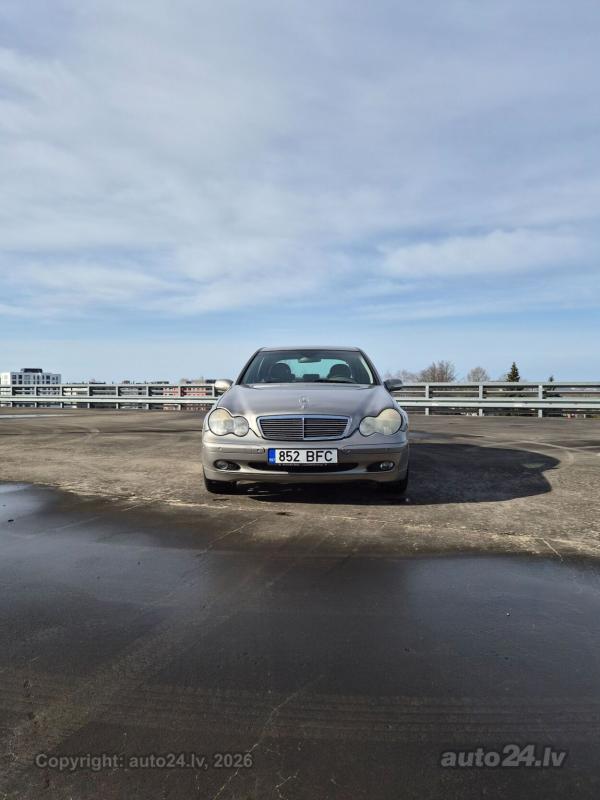 Grey Mercedes-Benz C-Class 2003 in Tallinn, with an engine capacity of 2.10 L and mileage of 231 thousand km for 3000 €, photo 5 on AUTOMOTO.COM.LV