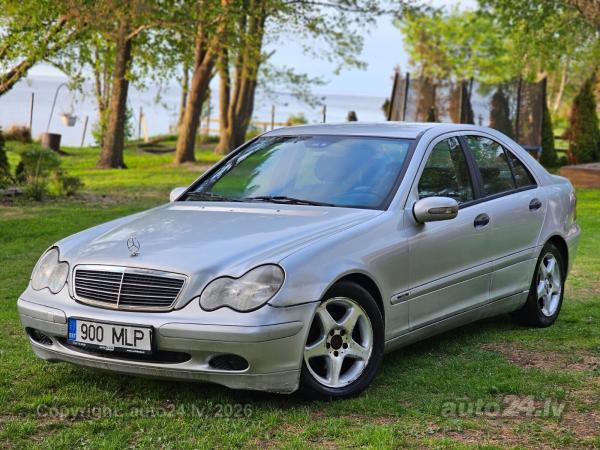Grey Mercedes-Benz C-Class 2003 in Tallinn, with an engine capacity of 2.10 L and mileage of 271 thousand km for 1998 €, photo 4 on AUTOMOTO.COM.LV