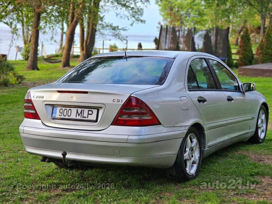 Pelēks Mercedes-Benz C-Class 2003 Tallina, ar dzinēja tilpumu 2.10 L un nobraukumu 271 tūkst. km par 1998 €, foto 6 vietnē AUTOMOTO.COM.LV