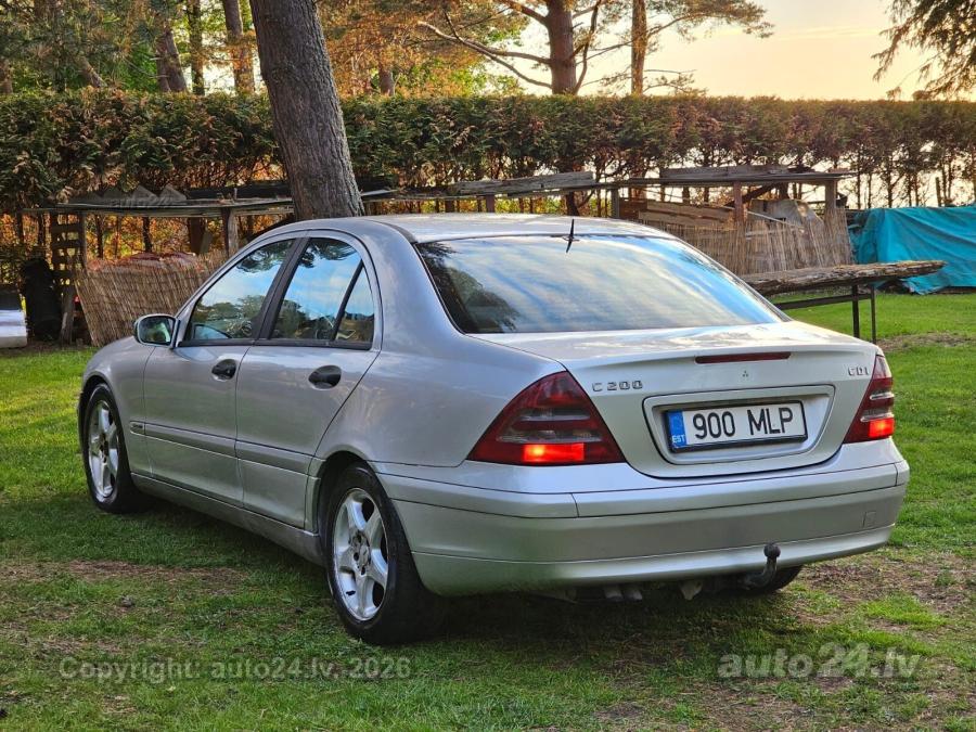 Pelēks Mercedes-Benz C-Class 2003 Tallina, ar dzinēja tilpumu 2.10 L un nobraukumu 271 tūkst. km par 1998 €, foto 7 vietnē AUTOMOTO.COM.LV