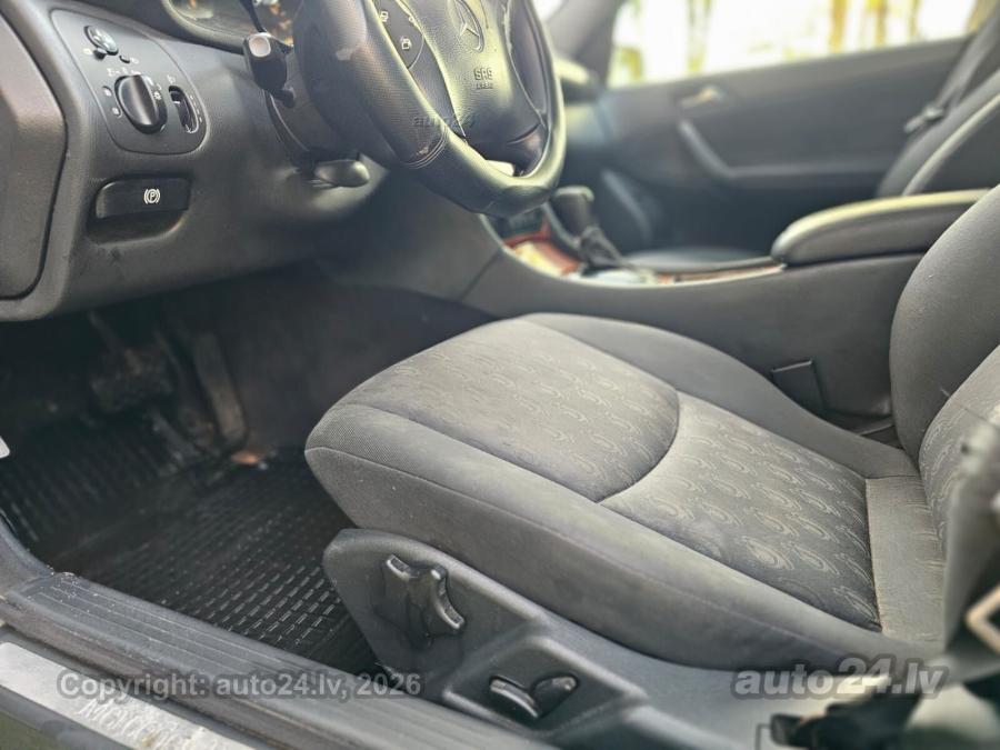 Pelēks Mercedes-Benz C-Class 2003 Tallina, ar dzinēja tilpumu 2.10 L un nobraukumu 271 tūkst. km par 1998 €, foto 9 vietnē AUTOMOTO.COM.LV
